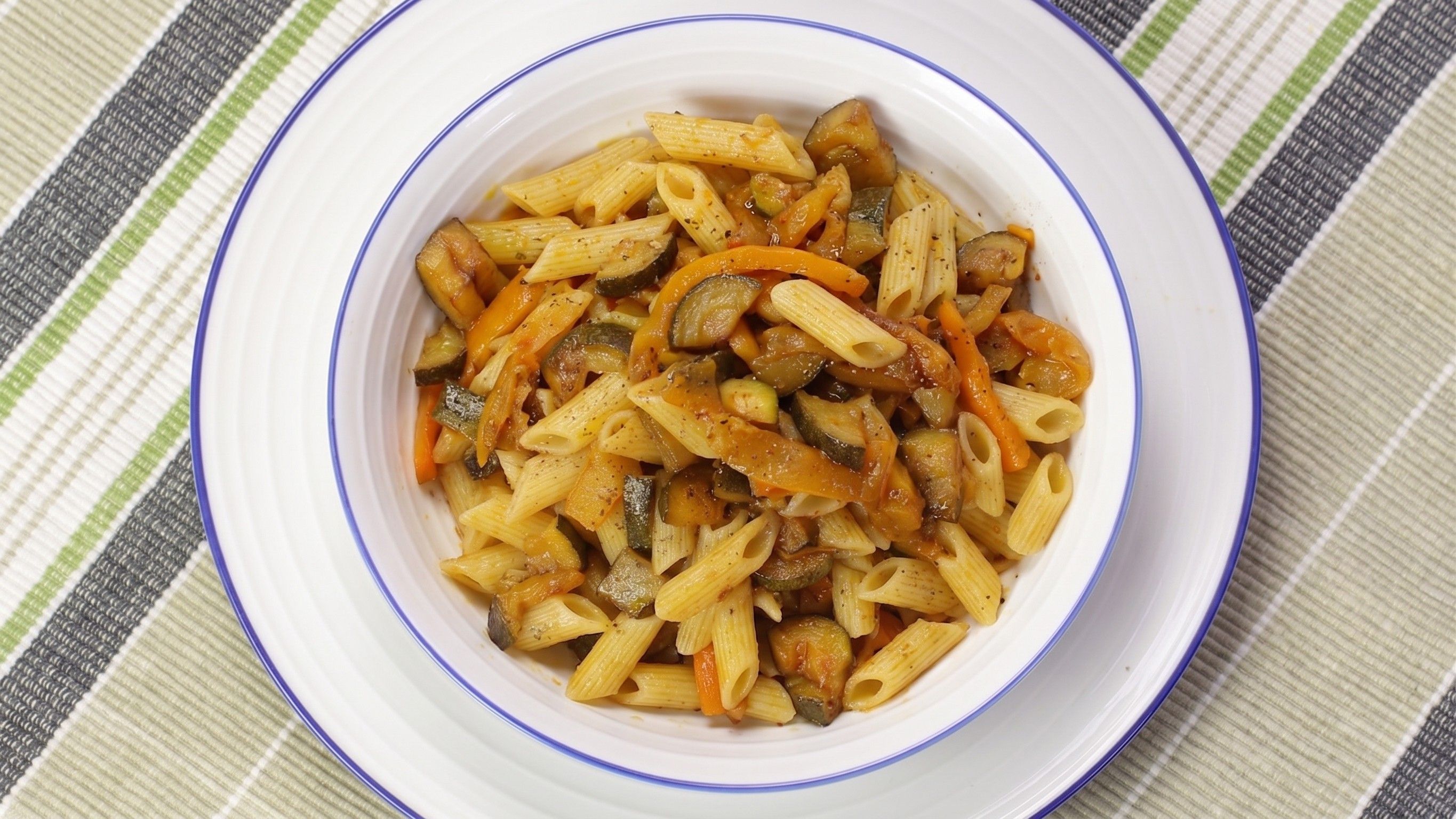 5 idee fresche e colorate per condire la pasta fredda con le verdure ...