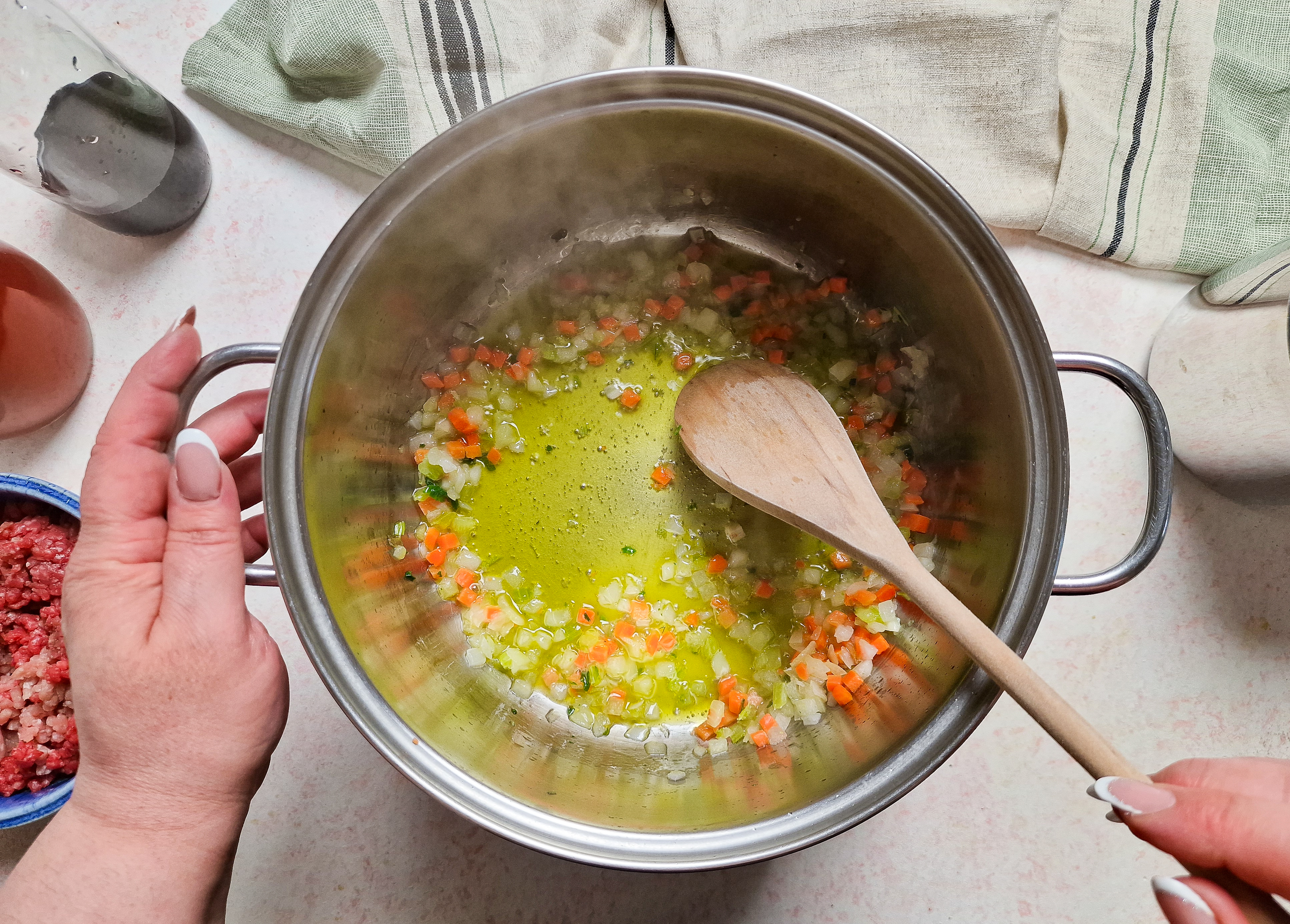 Come fare un soffritto perfetto: ingredienti, tempi e tecniche | Cookaround