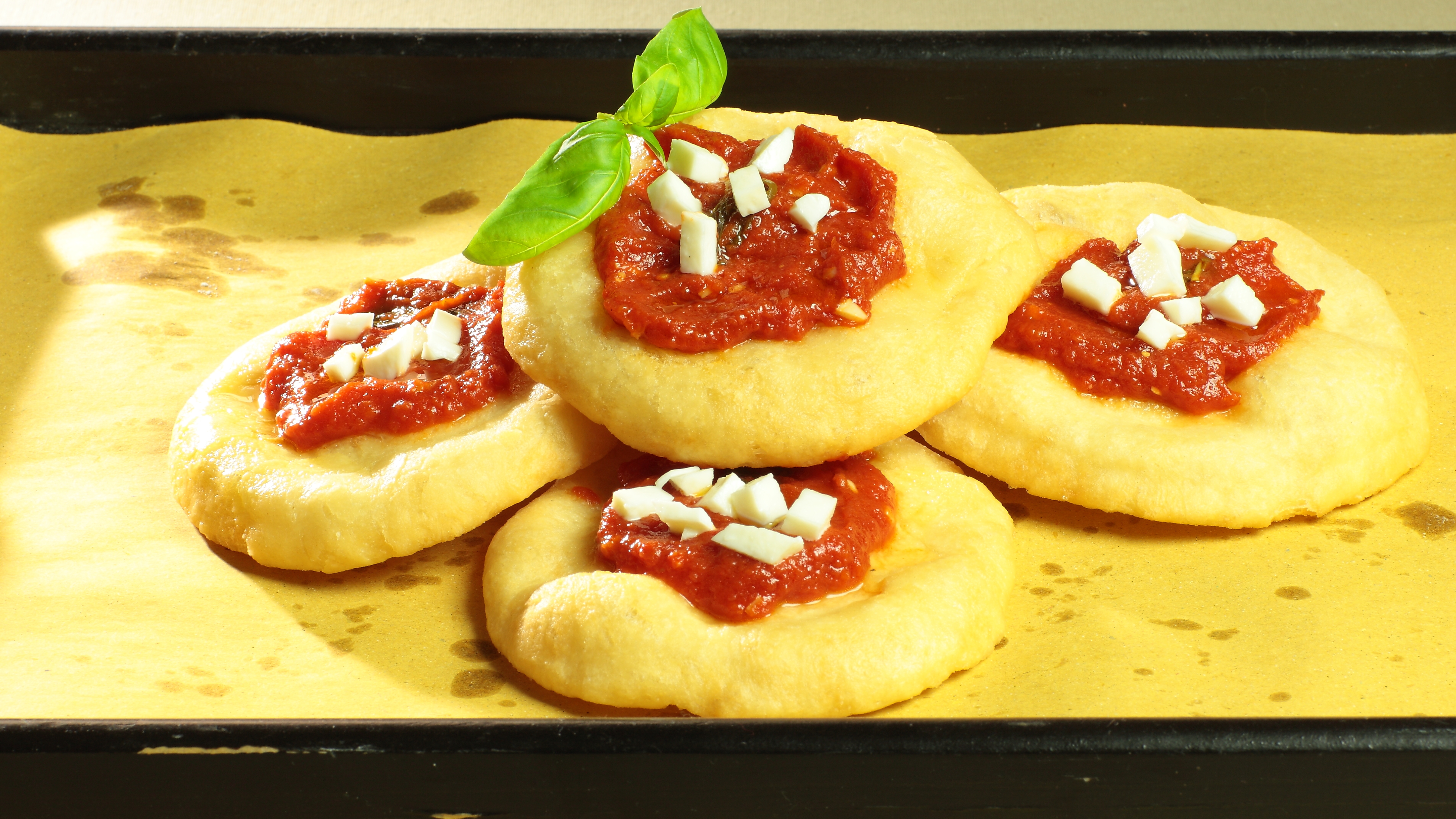 Pizzette fritte: Ricetta Tipica Campania | Cookaround