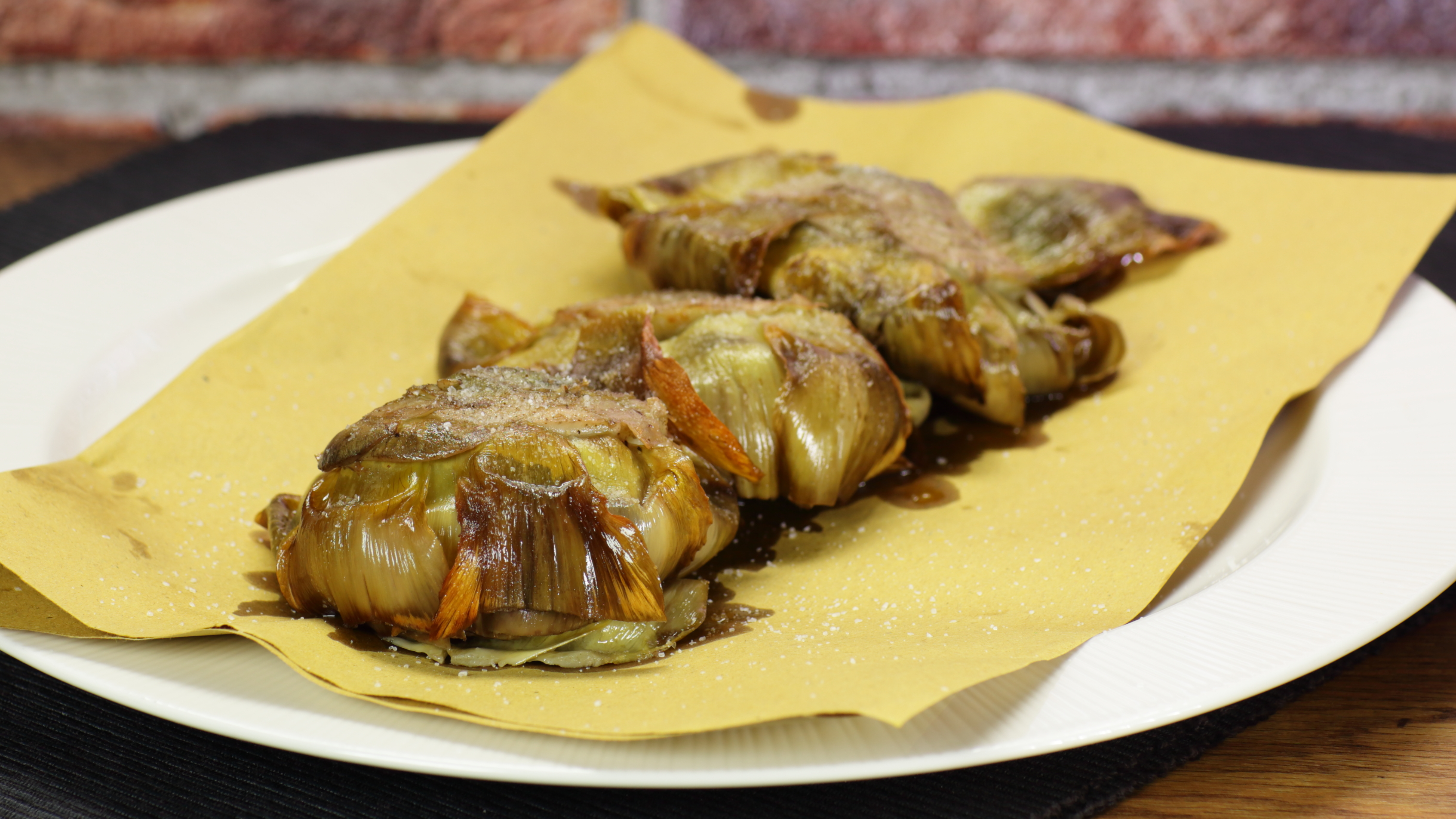 Carciofi alla romana: ricetta tradizionale e facile da preparare ...