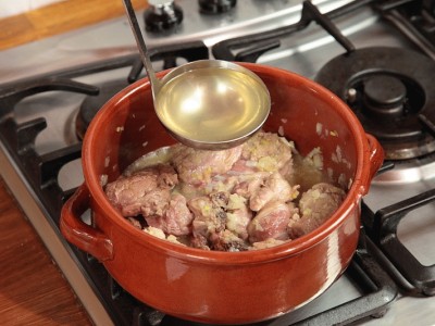 Casce e ova Agnello cacio e uova alla molisana | Cookaround