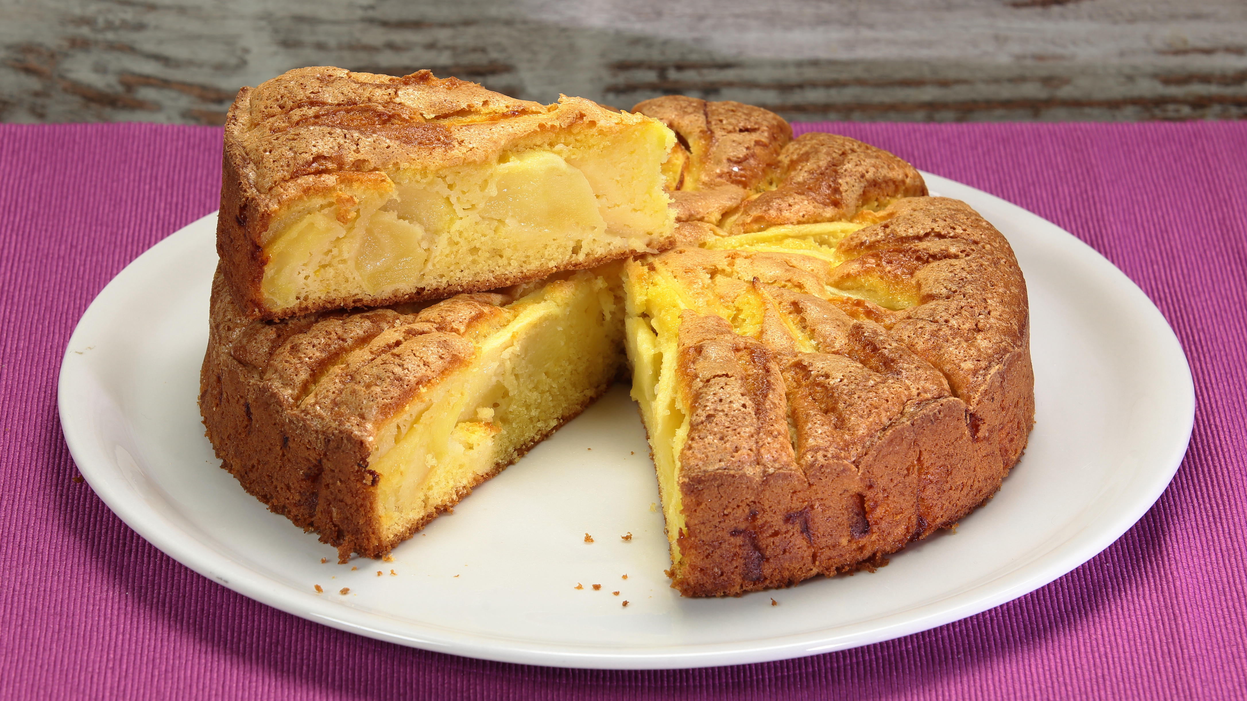 Torta di mele al cioccolato ricetta super golosa | Cookaround