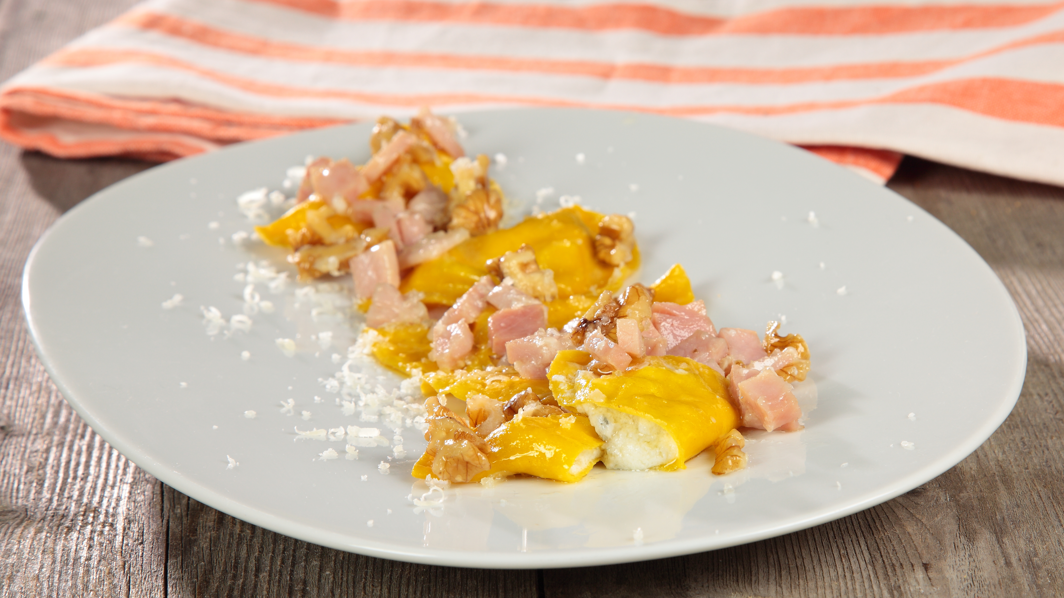 Ravioli ripieni di pesce primo piatto raffinato | Cookaround