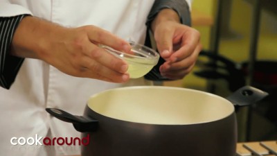 Babà del pasticcere napoletano | Cookaround