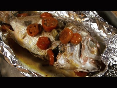 Parago al cartoccio con olive taggiasche | Cookaround