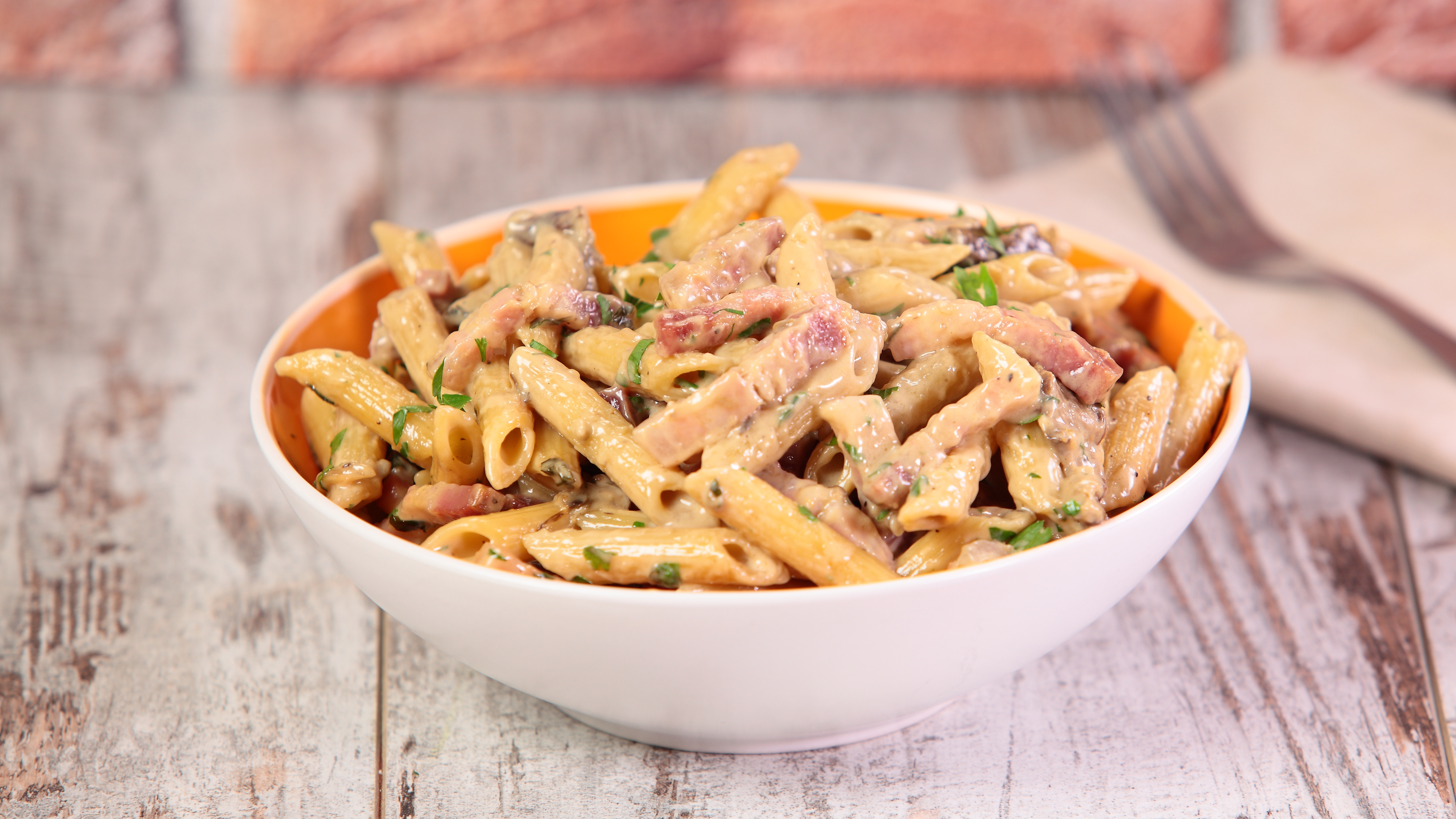 Pennette pomodoro e pancetta ricetta facile | Cookaround