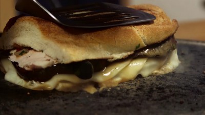 Ricetta Panino con pollo, melanzane, scamorza e pico de gallo | Cookaround