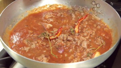 Fileja al ragù di salsiccia: ricetta regionale | Cookaround