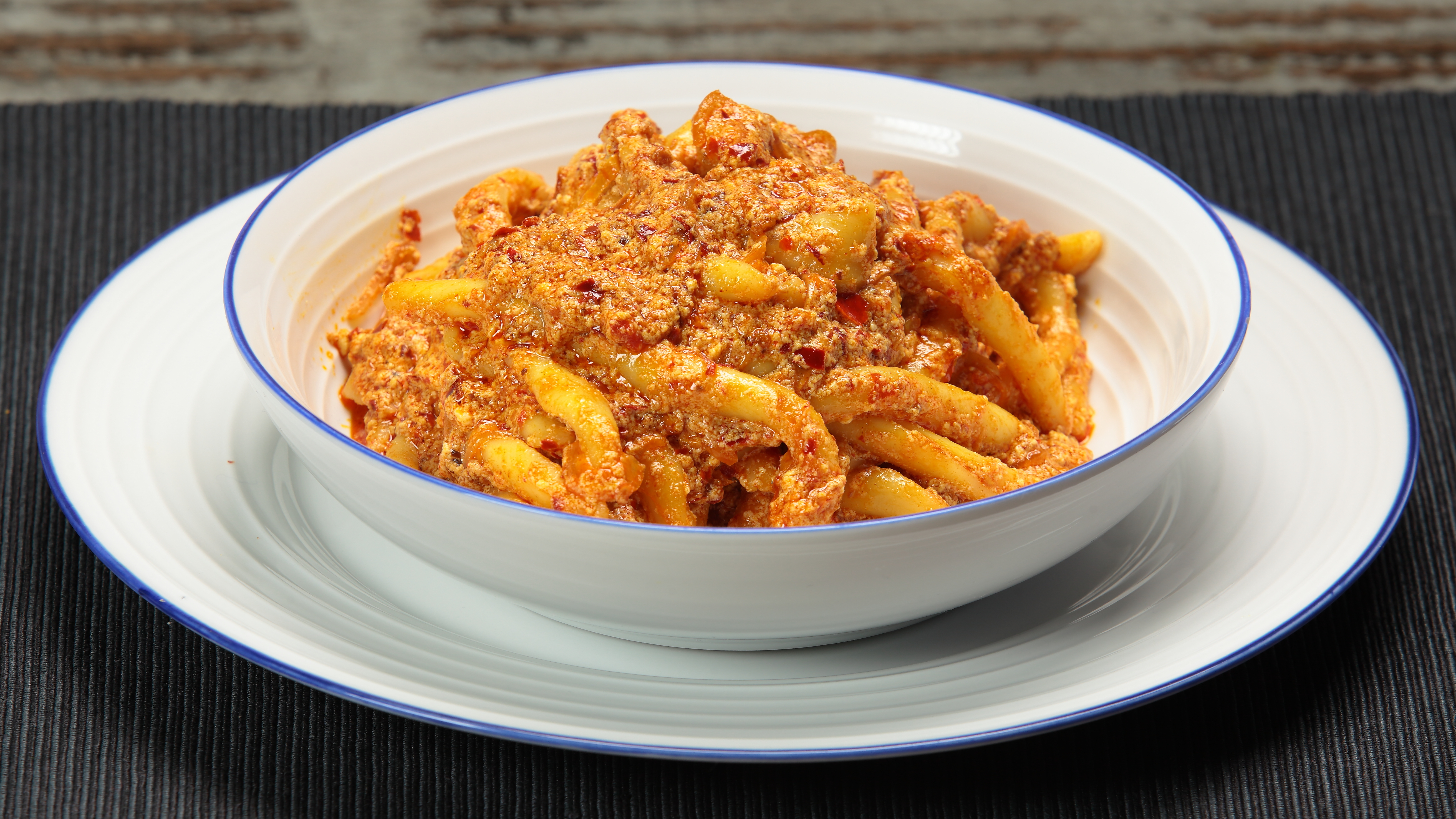 Pasta e ceci con la 'nduja ricetta rustica | Cookaround