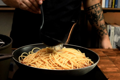 Spaghetti alle acciughe: ricetta veloce e saporita della tradizione ...