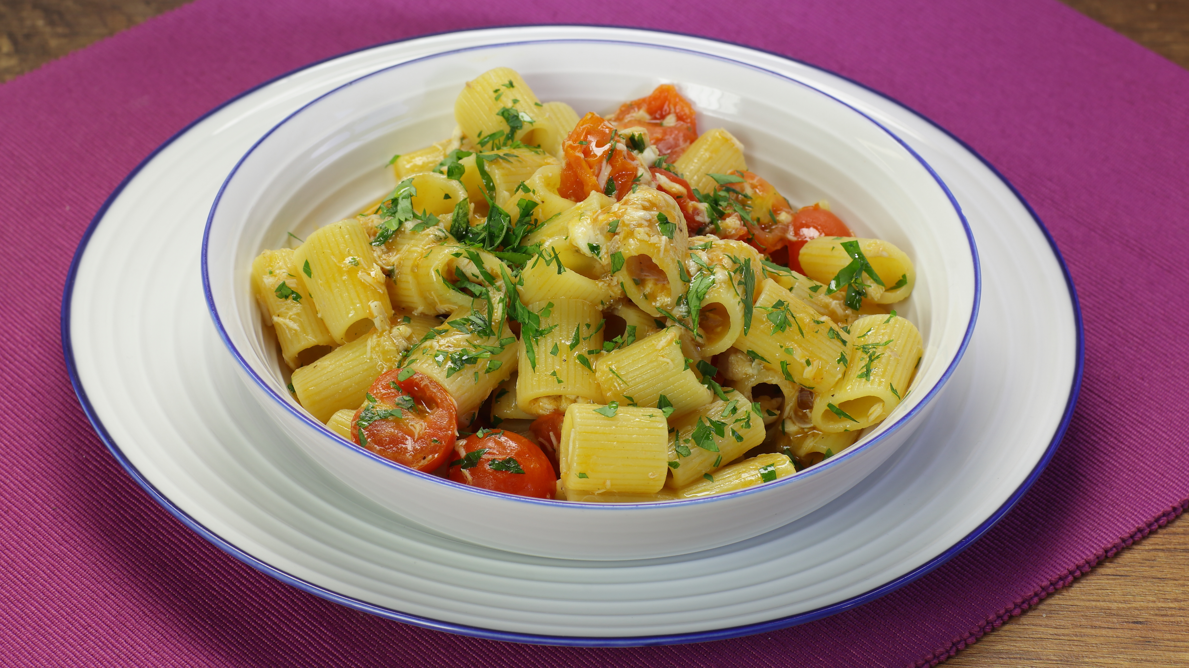 Mezze maniche con porri e funghi | Cookaround