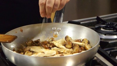 Straccetti di pollo ai funghi | Cookaround