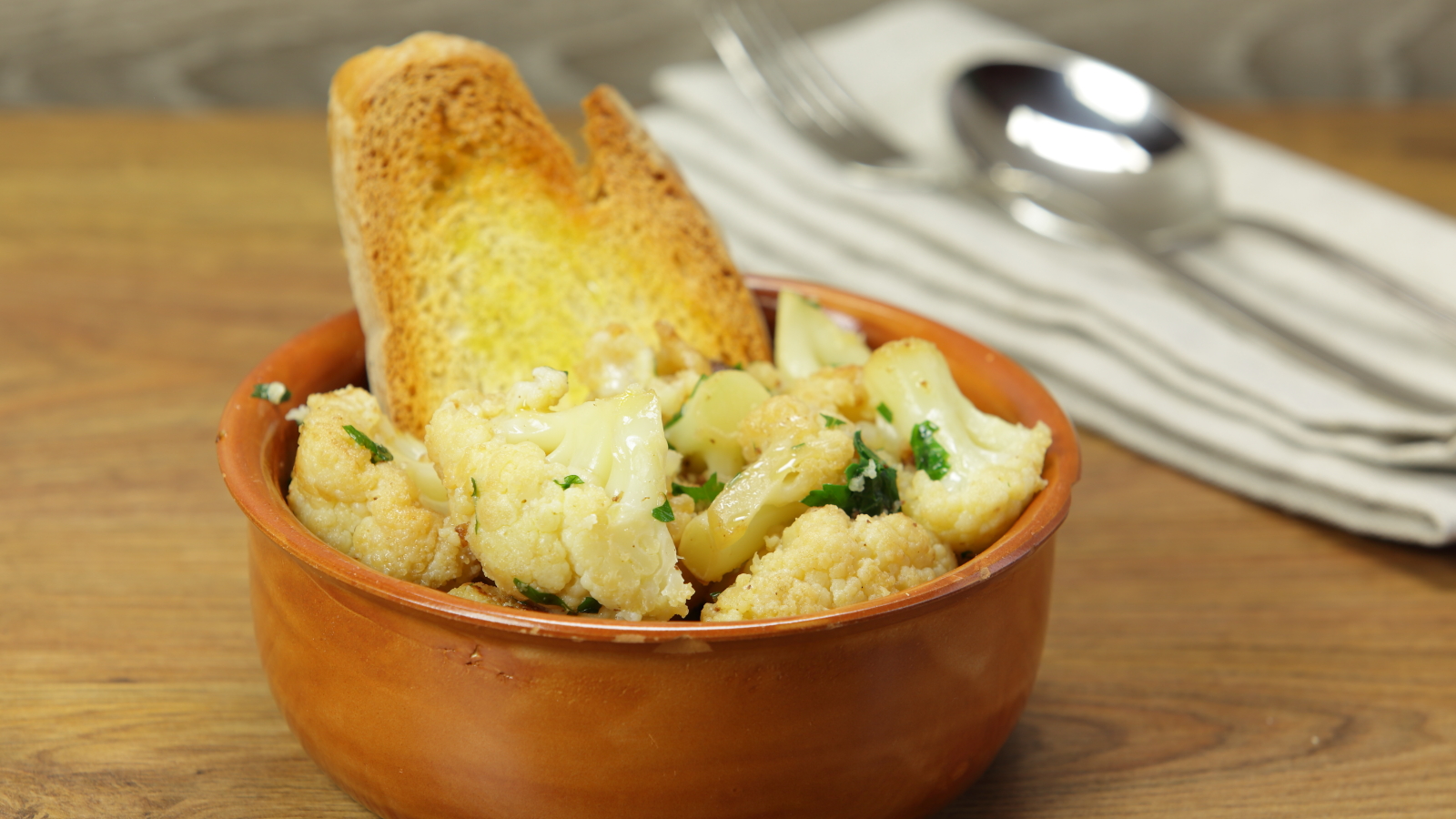 Vellutata di cavolfiore, deliziosa ricetta leggera | Cookaround