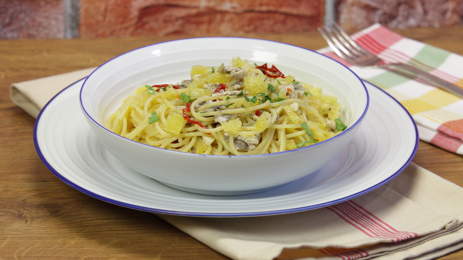 Spaghetti alle acciughe: ricetta veloce e saporita della tradizione ...