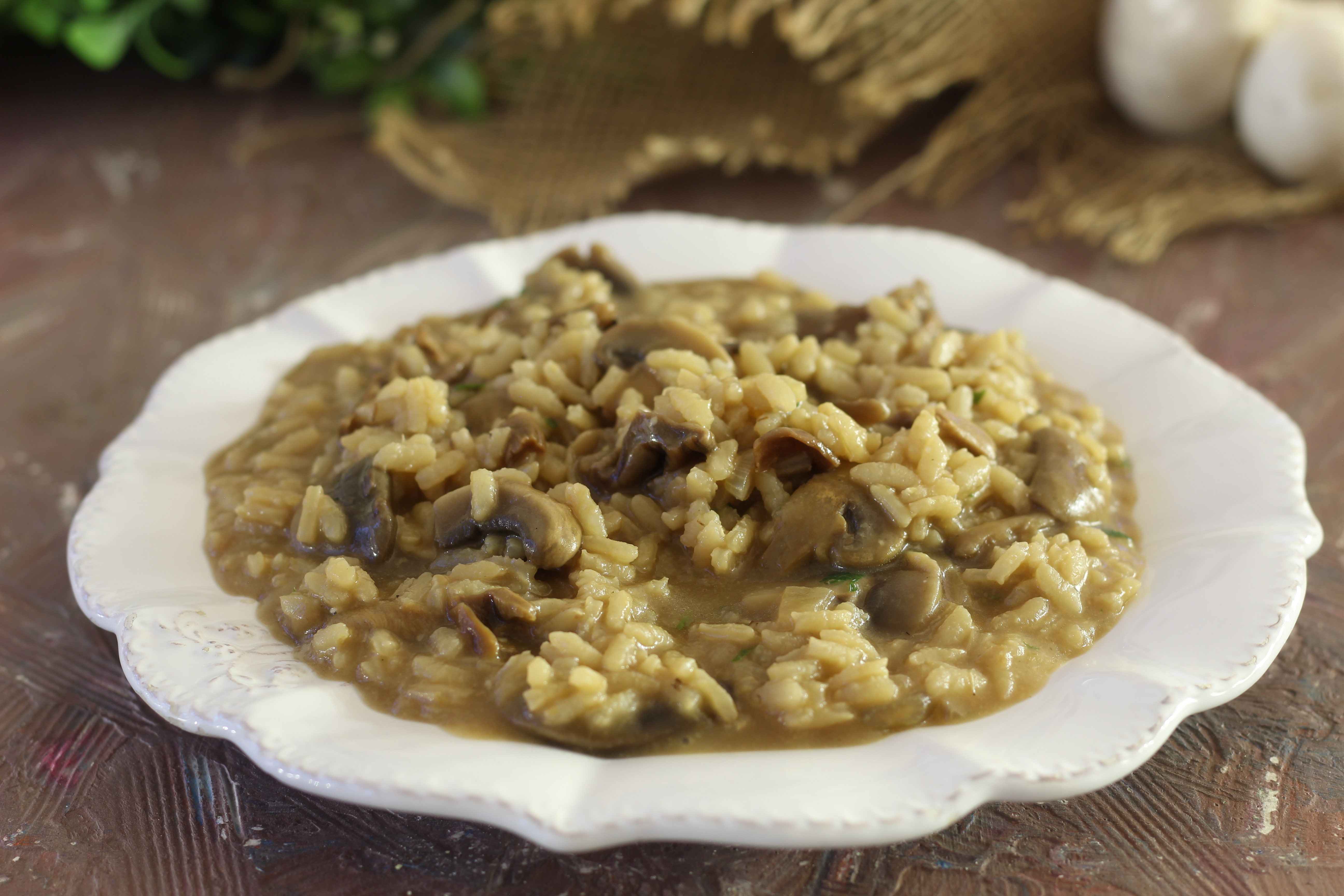 Risotto ai funghi porcini ricetta facilissima con poca spesa | Cookaround