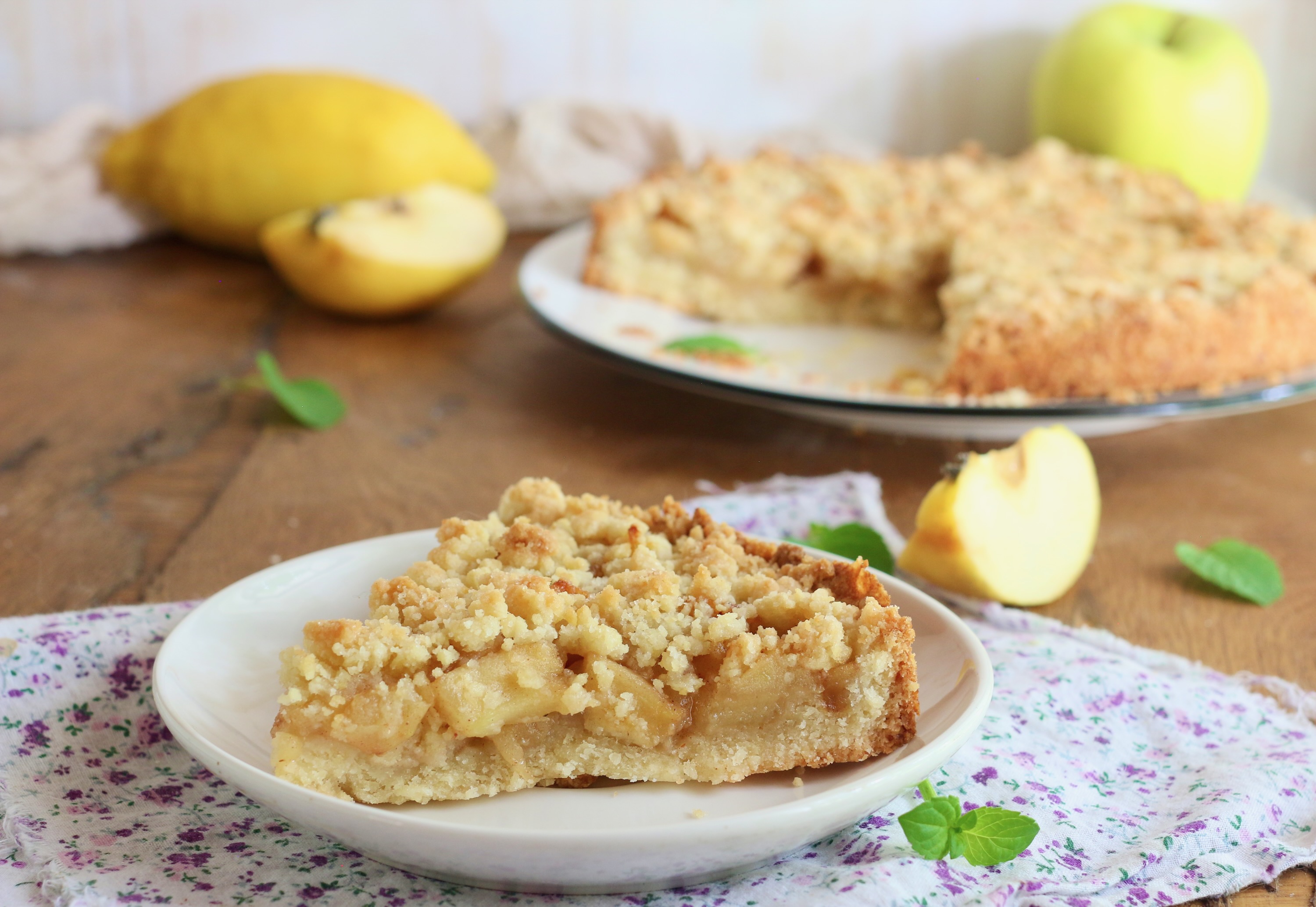 Crumble di mele e mandorle, croccante e morbido insieme! | Cookaround