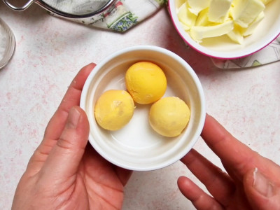 Ovis mollis: ricetta tradizionale dei biscotti con tuorli sodi | Cookaround