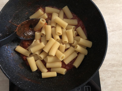 Pasta alla Zozzona: Ricetta Tradizionale Romana | Cookaround
