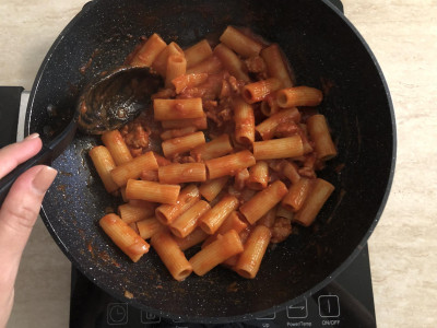 Pasta alla Zozzona: Ricetta Tradizionale Romana | Cookaround