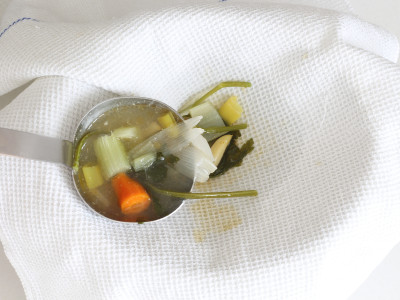 Brodo di pesce: ricetta semplice per risotti e piatti di mare | Cookaround