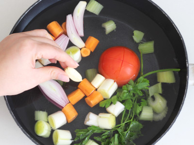 Brodo di pesce: ricetta semplice per risotti e piatti di mare | Cookaround