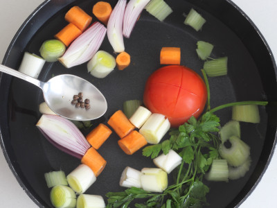 Brodo di pesce: ricetta semplice per risotti e piatti di mare | Cookaround