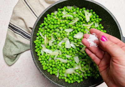 Come cucinare i piselli in padella in 30 minuti | Cookaround