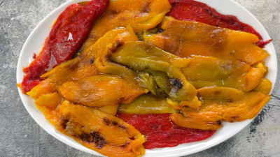 Peperoni Arrostiti: Ricetta Facile e Veloce al Forno e in Padella ...