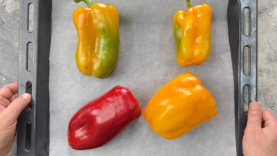 Peperoni Arrostiti: Ricetta Facile e Veloce al Forno e in Padella ...