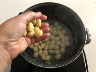 Gnocchi con Pomodorini e Philadelphia: Ricetta Facile e Fresca | Cookaround