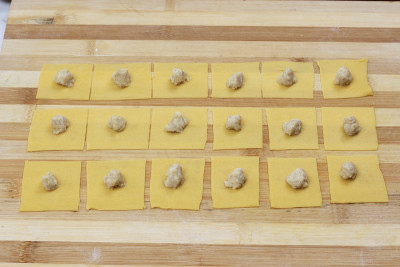 Cappelletti in brodo: ricetta tradizionale delle feste | Cookaround
