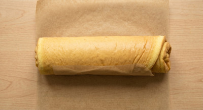 Rotolo al tiramisù classico: la ricetta soffice e golosa | Cookaround