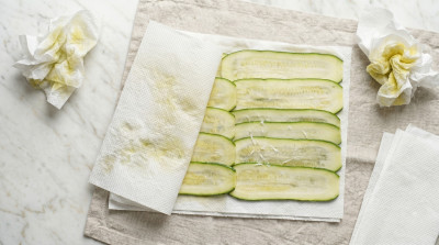 Involtini di zucchine e caprino: la ricetta fresca e veloce | Cookaround