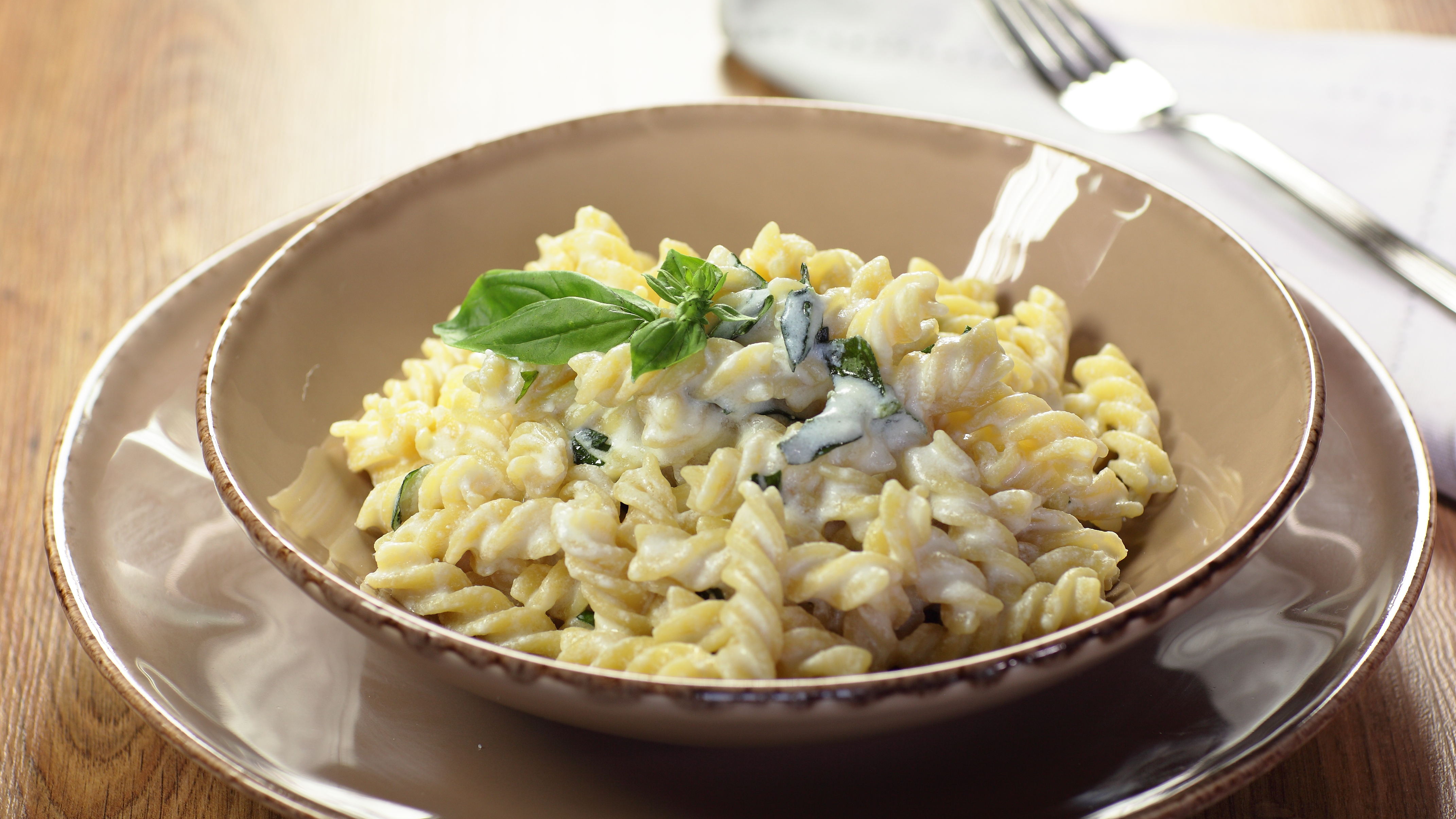 Il segreto per una pasta con ricotta e pancetta cremosa e saporita ...