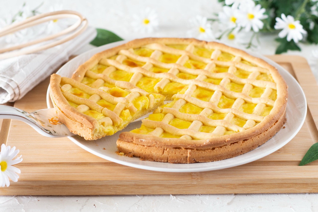 Sbriciolata alla crema, facile con crema pasticcera e confettura ...