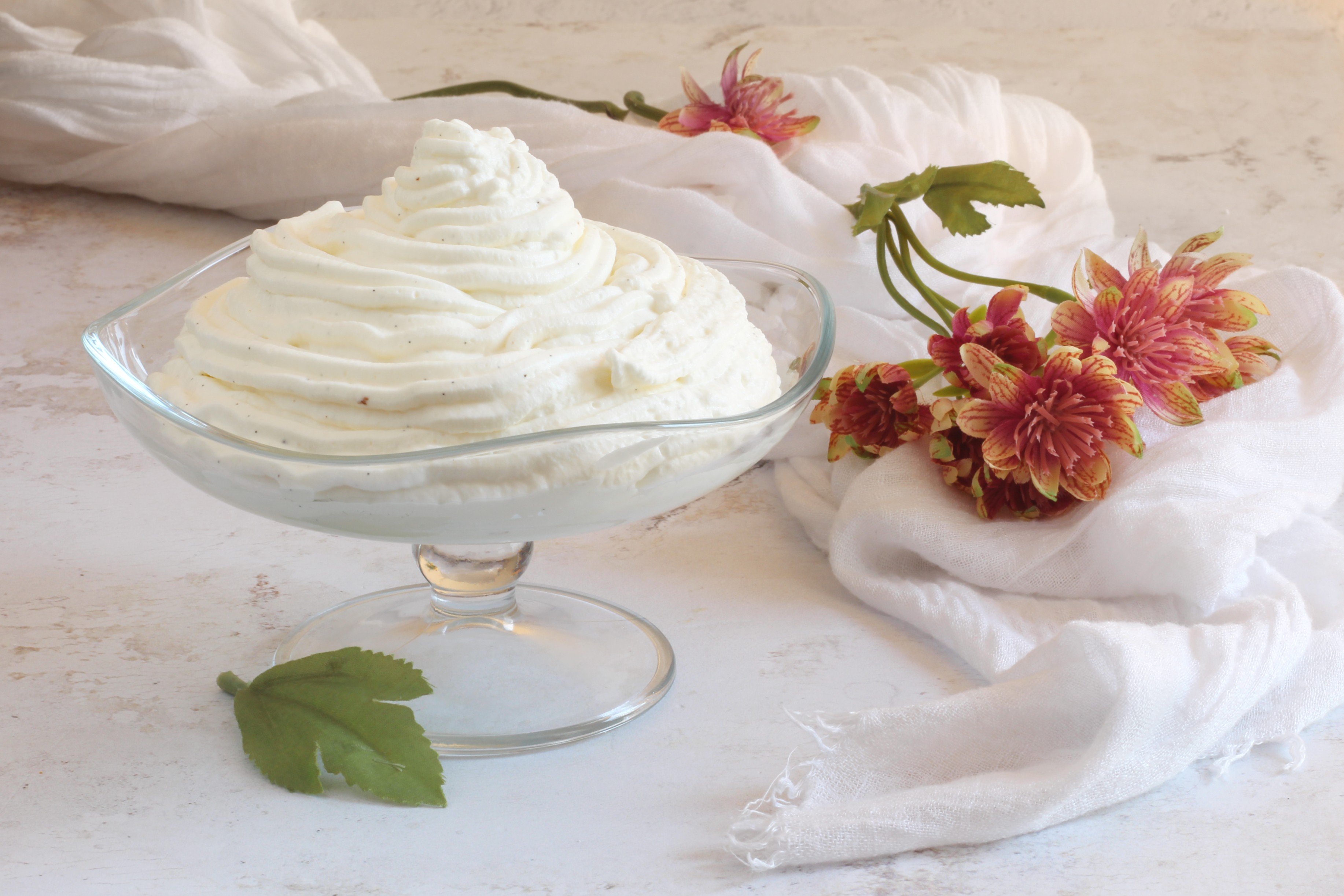 Torta con crema chantilly e fragole: Ricette Cucina di Stagione ...
