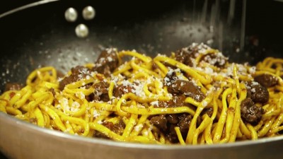 Chitarra al ragù d'agnello e ricotta salata | Cookaround
