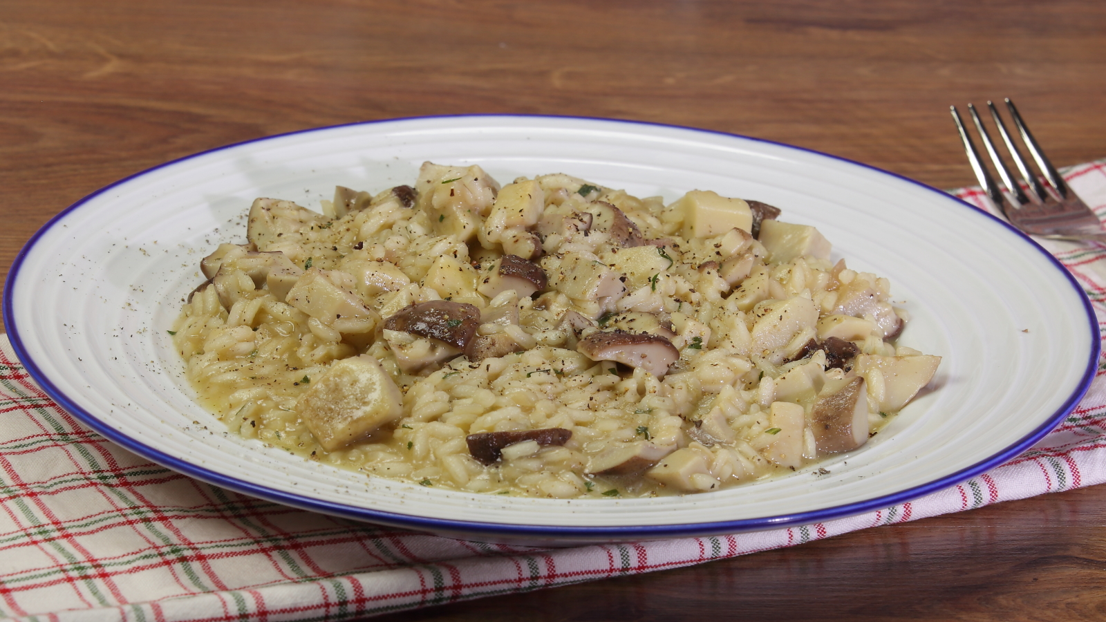 Straccetti con funghi porcini | Cookaround