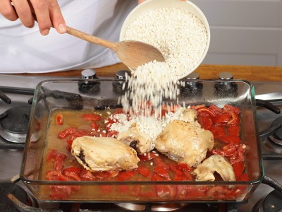 Pollo con riso versione alla greca | Cookaround