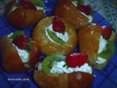 Baba' con panna fragole e kiwi: le Vostre ricette | Cookaround