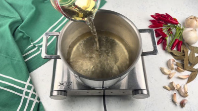 Aglio Marinato: Conserva Fatta in Casa con Metodo Semplice | Cookaround