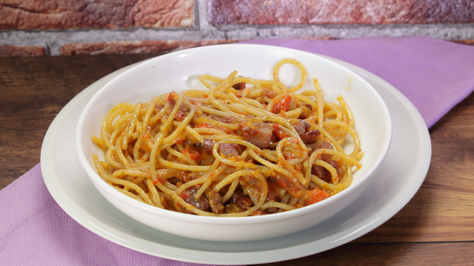 spaghetti pomodoro e peperoni | Cookaround