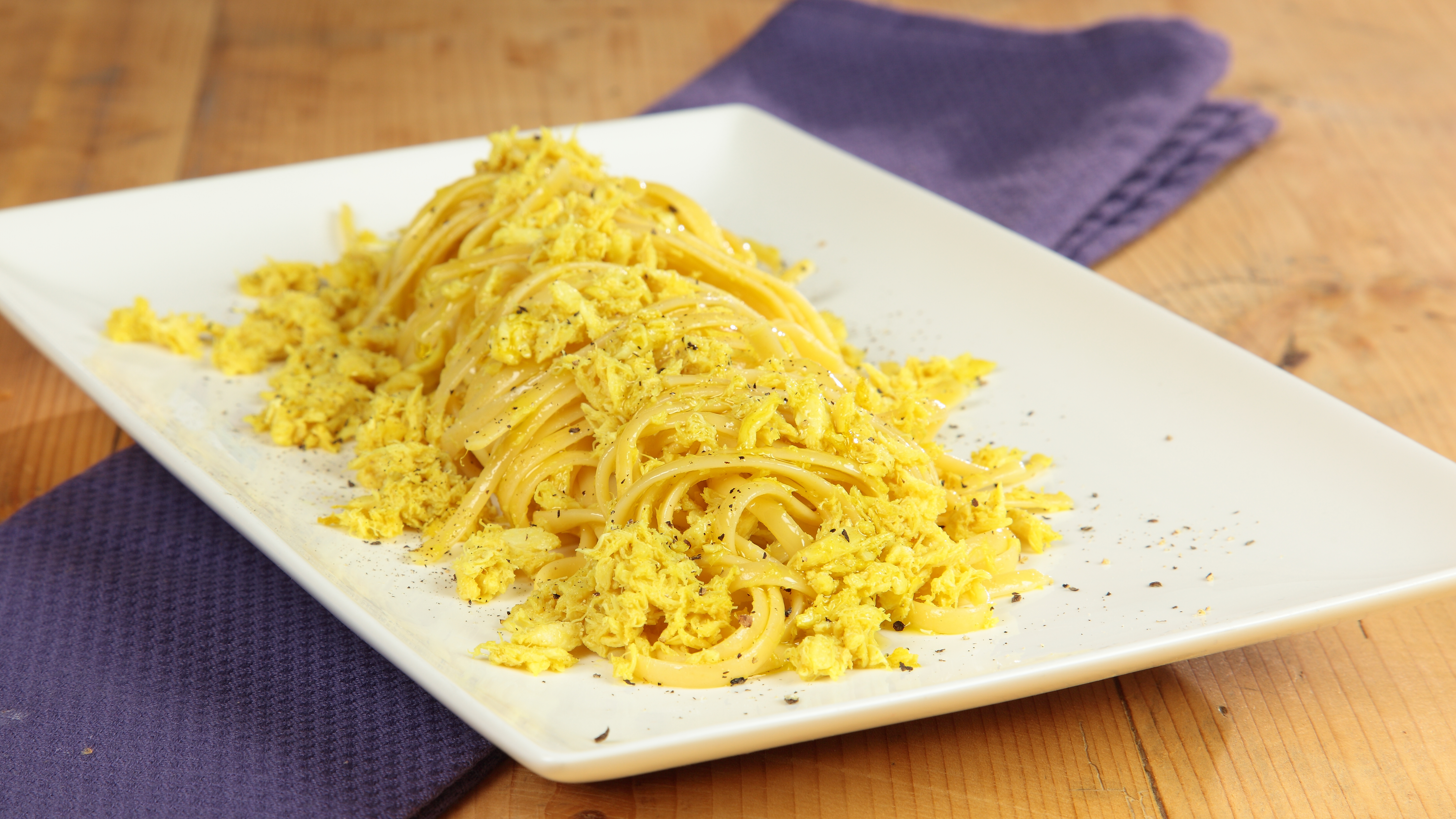 Spaghetti alla polpa di granchio facili | Cookaround